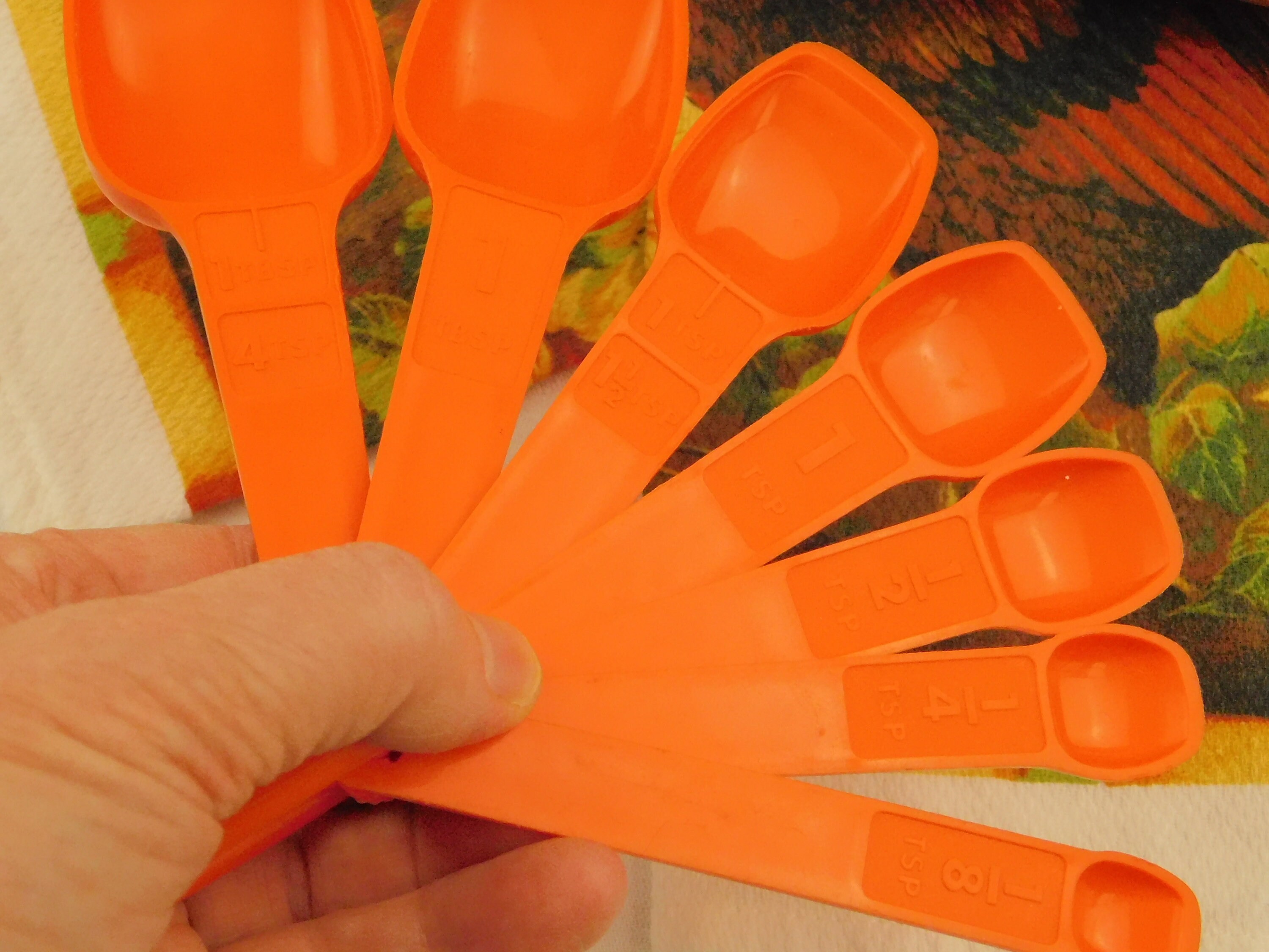 Vintage orange Tupperware plastic measuring spoons complete | Etsy