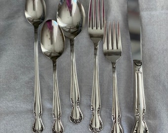 Vintage WM Rogers & Sons IS Flatware Set, April Pattern, 1950's Floral, 35 Pieces, Silverware - Etsy