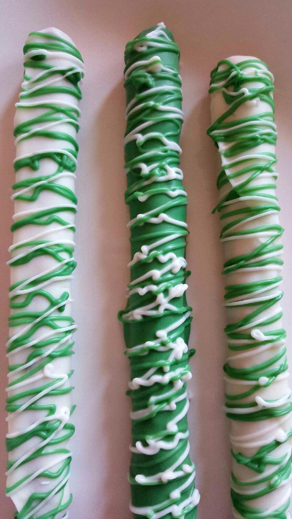 Chocolate Covered Pretzels! Decorated in White and Green Chocolate! St ...
