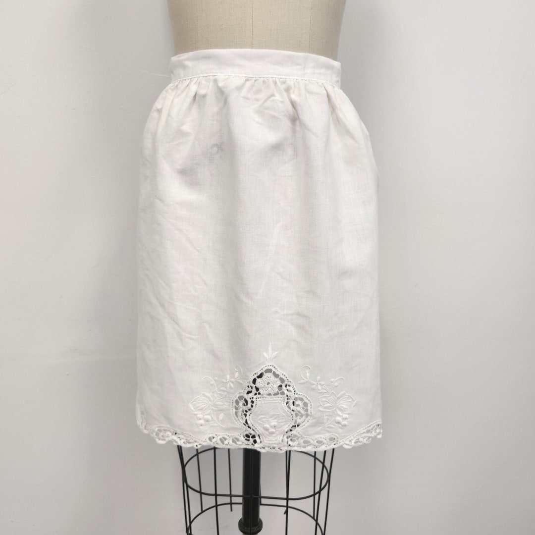 Vintage Half Apron 1970's Paper White brand White Apron With Battenburg ...