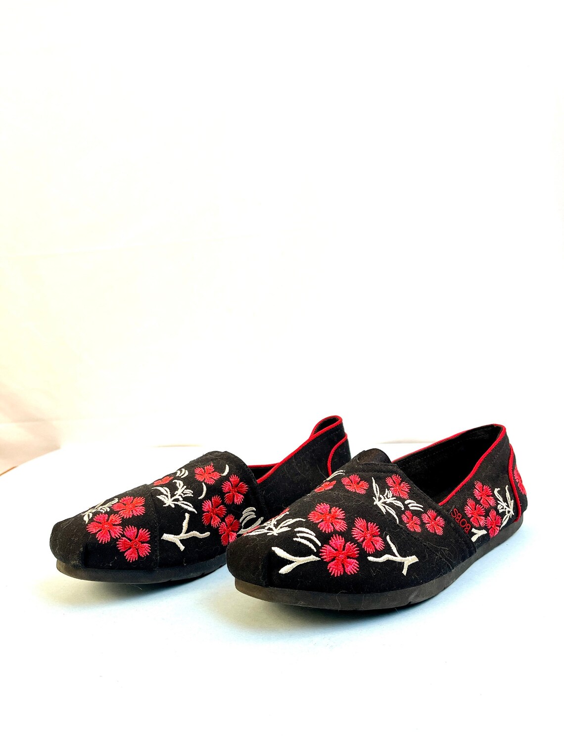 Ladies Embroidered Chinese Slipper Slip Ons Size 7.5 by BOBS From ...