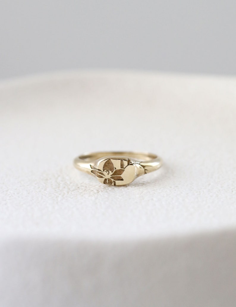 Gold Floral Signet Ring, Solid Gold Engraved Lily Ring, Delicate Signet ...