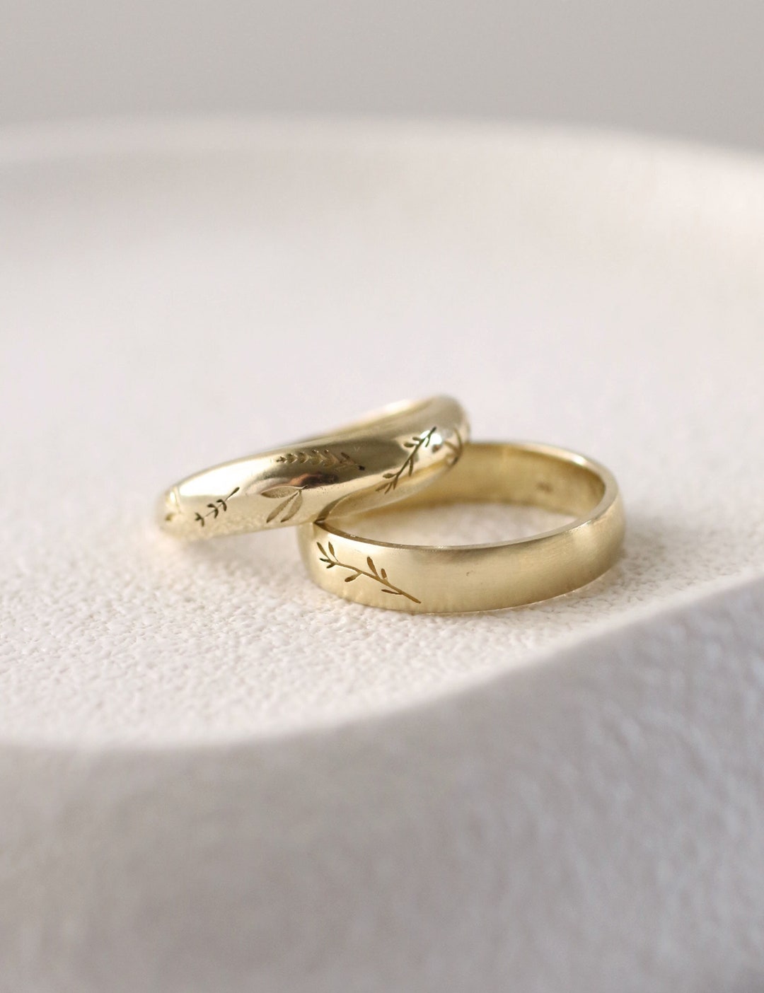Solid Gold Matching Floral Wedding Rings, His and Hers Matching Leaf Engraved Rings - Etsy