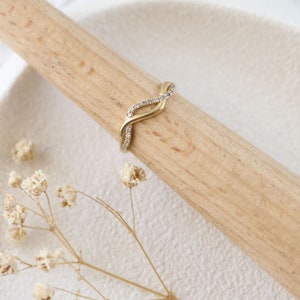 14k Solid Gold Diamond Wave Ring, Twisty Ring, Curvy Ring - Etsy