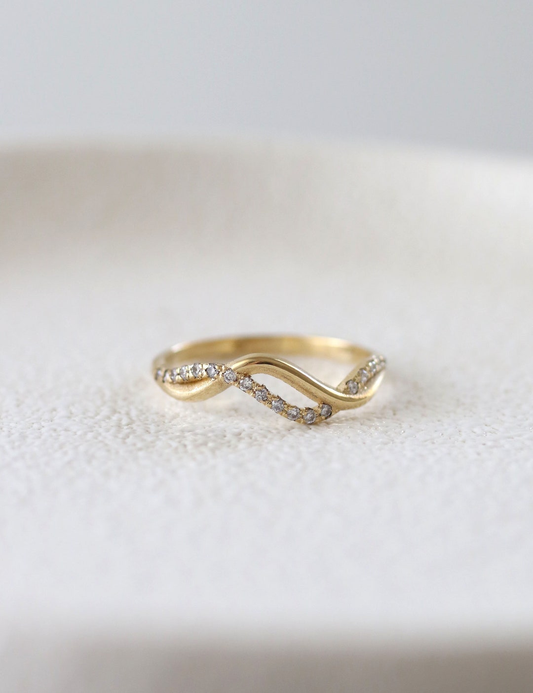 14k Solid Gold Diamond Wave Ring, Twisty Ring, Curvy Ring - Etsy