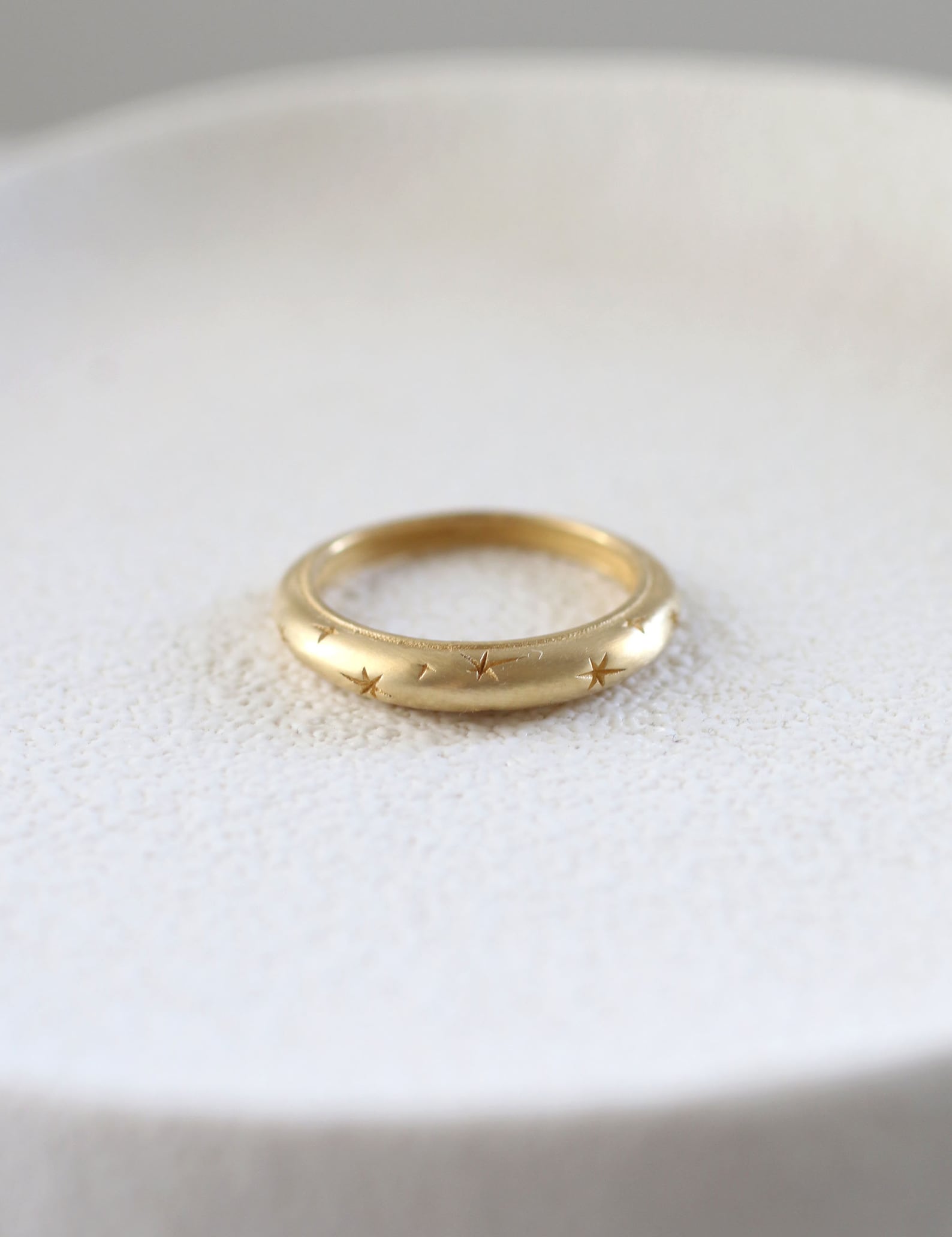 18k Gold Star Ring Star Wedding Band Engraved Ring Solid - Etsy