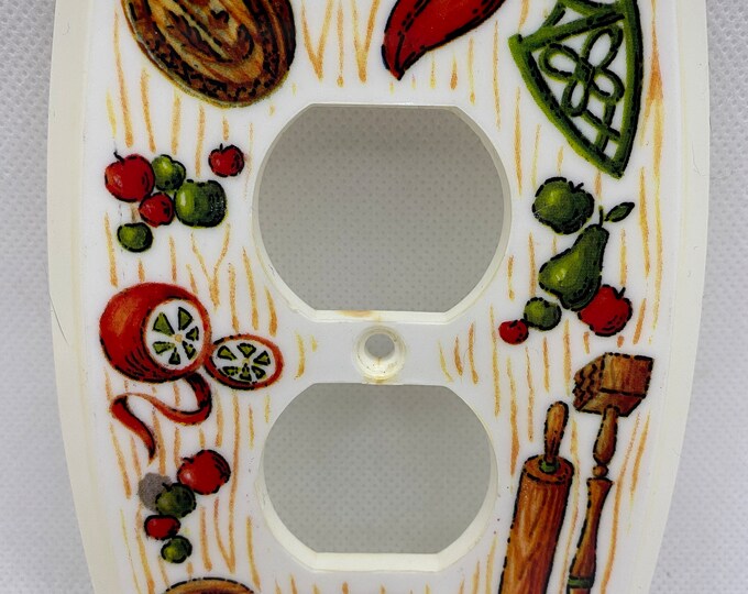 Vintage 1972 Kitsch American Tack and Hardware Hard Plastic Retro ...