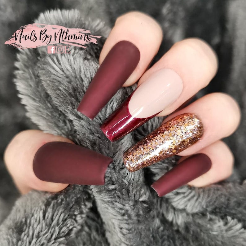 10 Festive Christmas Nail Colors To Rock This X'mas Season