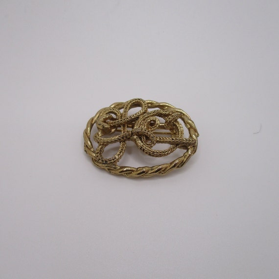 Vintage Goldtone Lasso Open Work Western Design Brooch - Gem