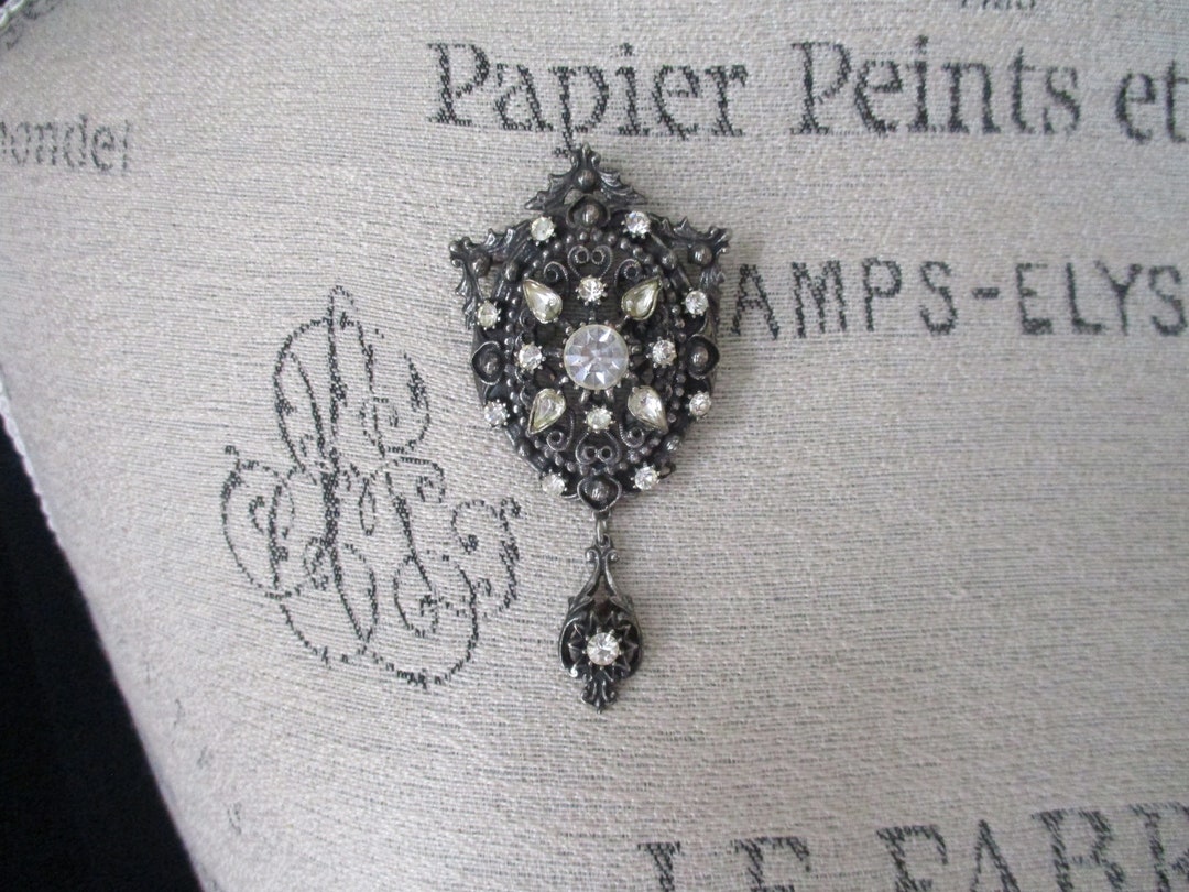 Vintage Florenza Gothic Victorian Silvertone Rhinestone Family Crest ...