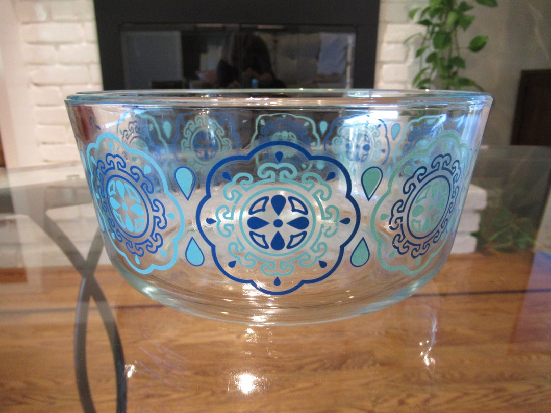 Vintage Pyrex Bowl, Blue Flower Medallions, Turquoise 1.5 Quart - Etsy