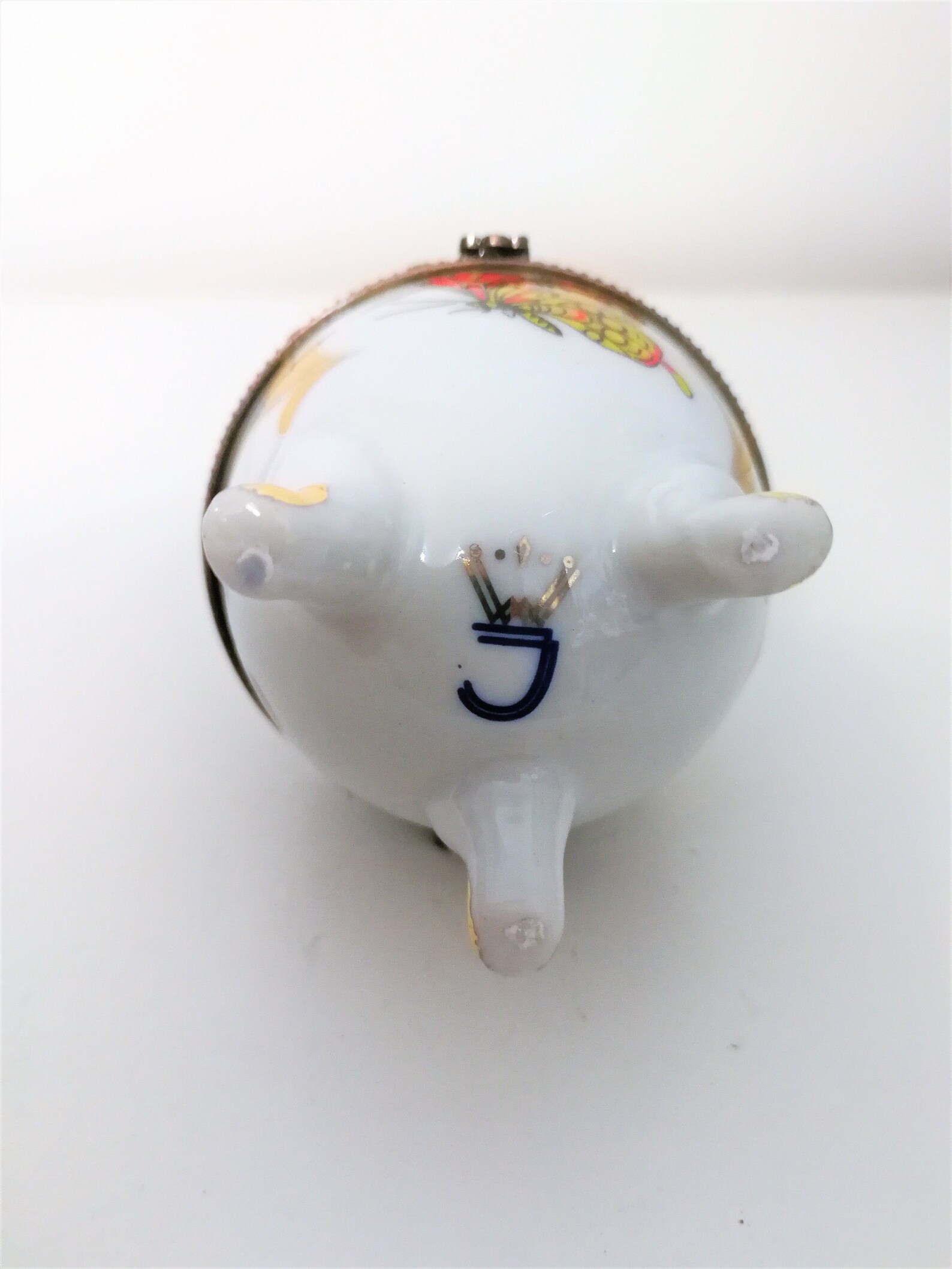 Boîte de bibelot en porcelaine en forme d’œuf, blanc avec des motifs ...