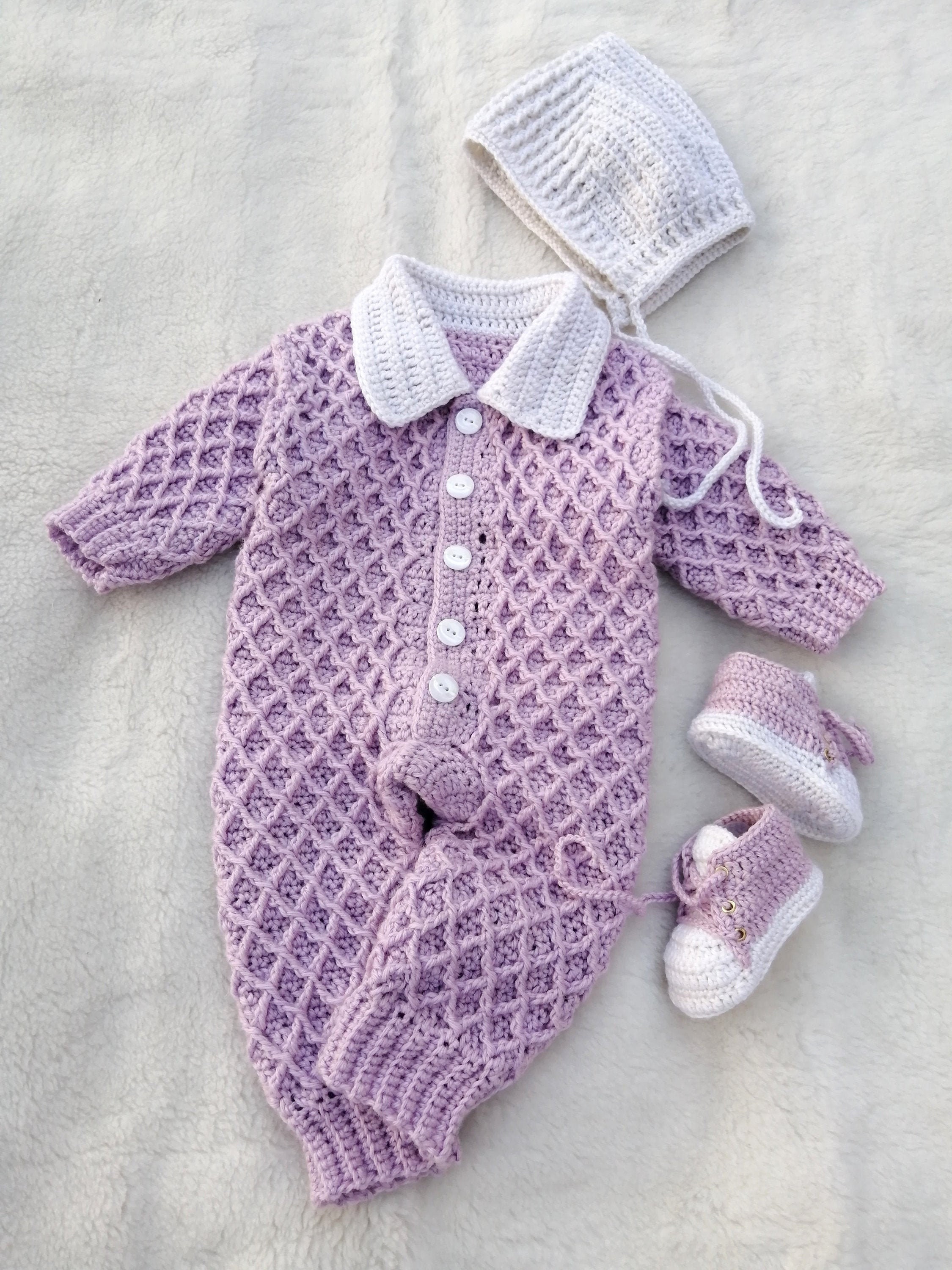 Gehäkelter Strampler Baby. Zartrosa Strampler für Neugeborene ...