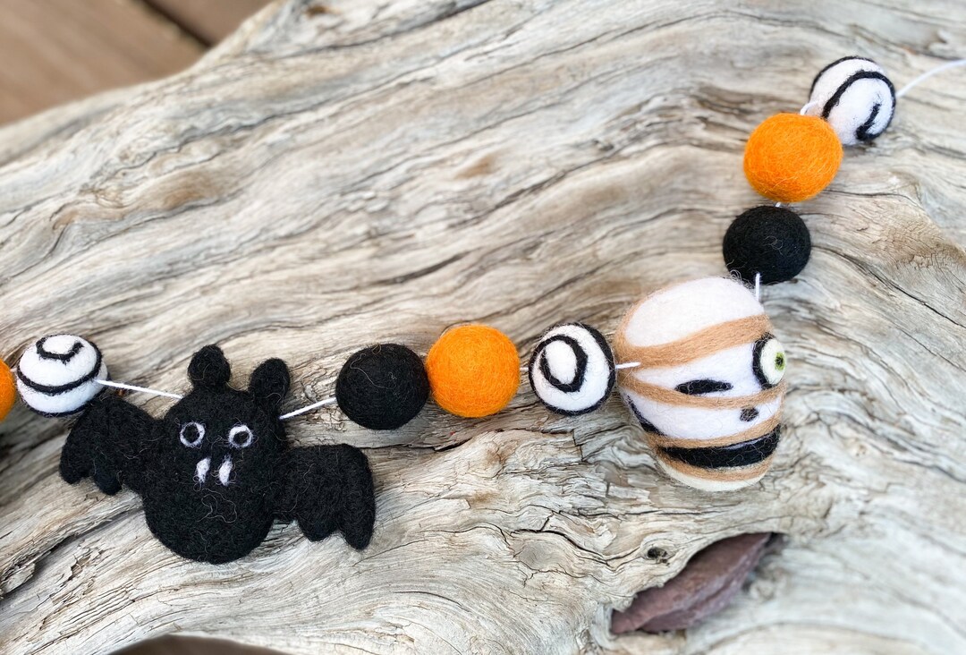 Mummy and Bats Black Feltball Halloween Garland | Felted Mummies | Felt ...