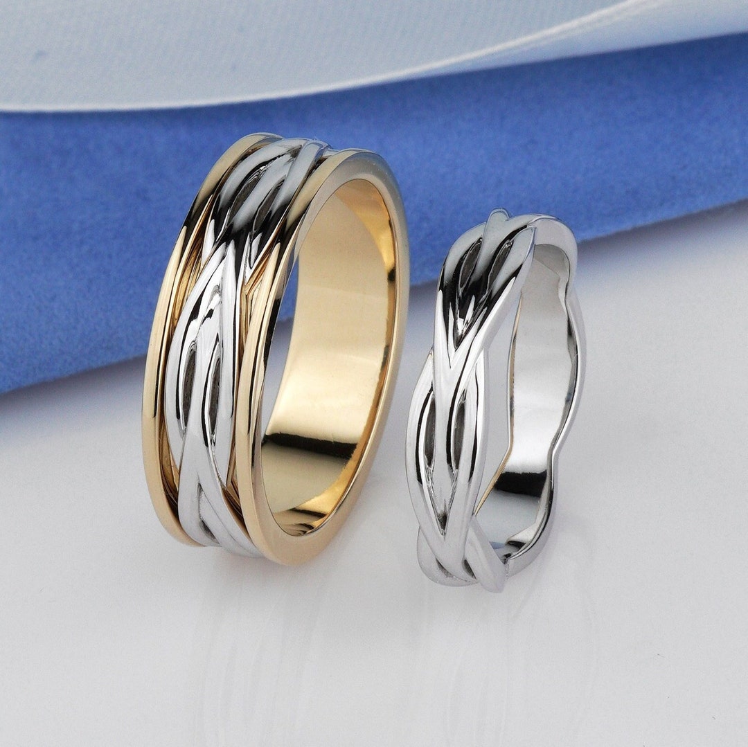 Couple Wedding Rings Set With Matching Design. Gold Wedding Rings ...