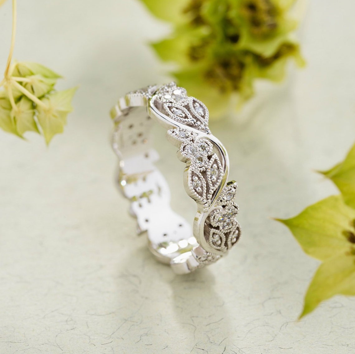 Gold floral wedding band for women. Vintage style wedding | Etsy