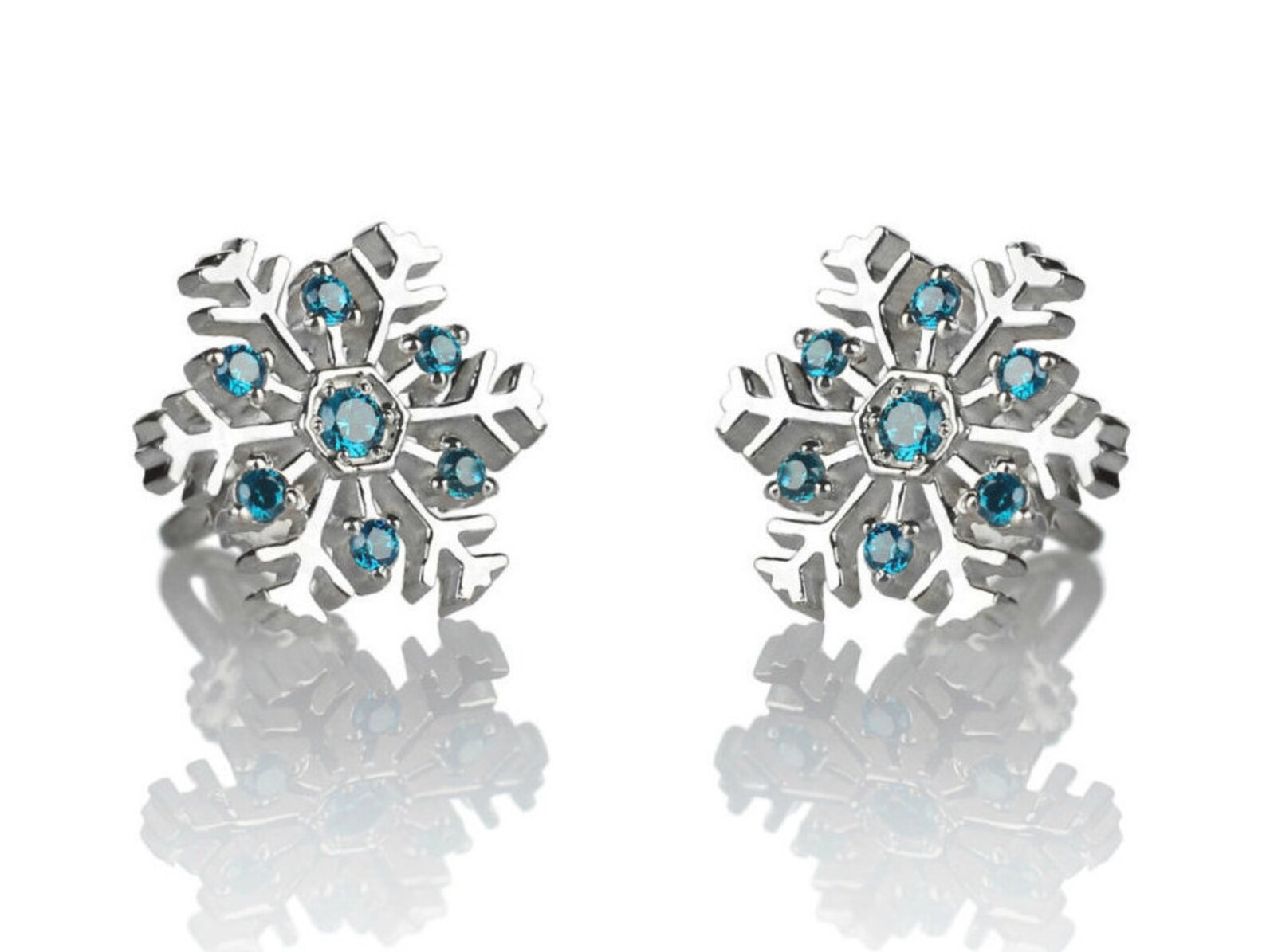 14k Gold Snowflake Earrings. Snowflake Studs.snowflake - Etsy