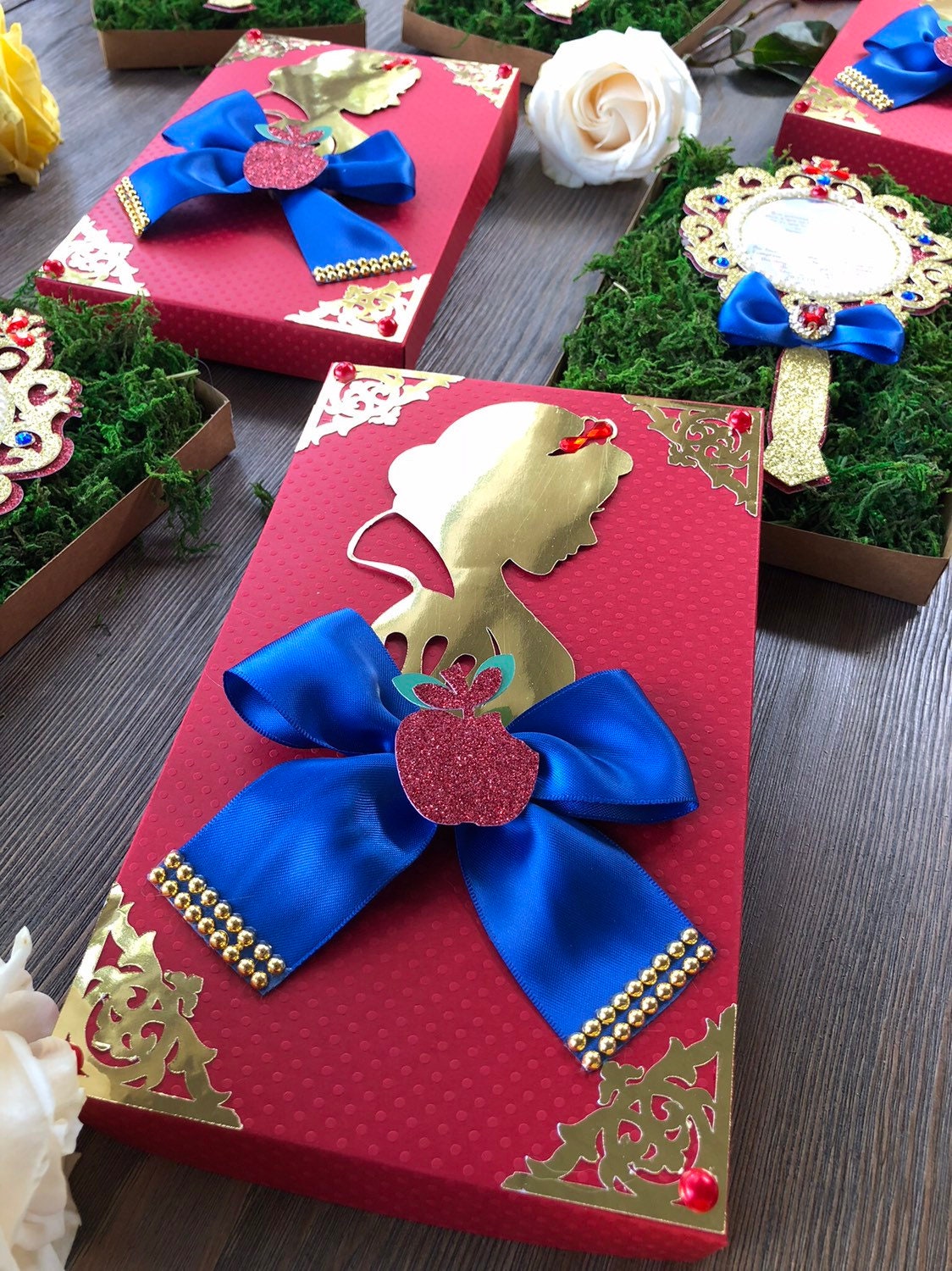 Snow White Mirror Invitations with decorated box. Invitaciones | Etsy ...