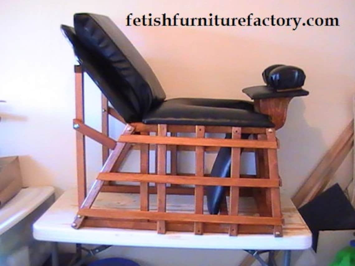 Mature: Face Sitting Queening Chair for Oral Worship. Dominatrix ...