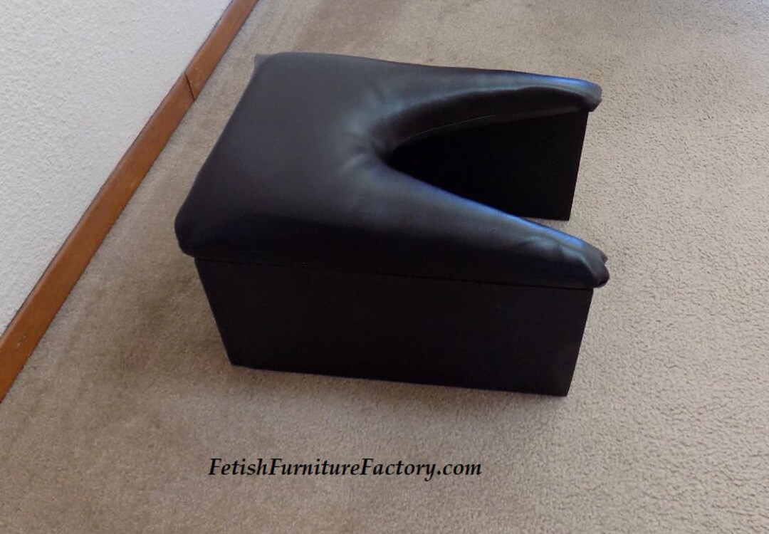 Mature: Face Sitting Queening Stool for Oral Worship. Dominatrix ...