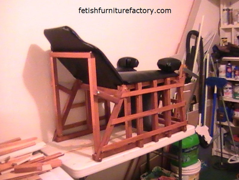 Mature Face Sitting Queening Chair For Oral Worship Dominatrix
