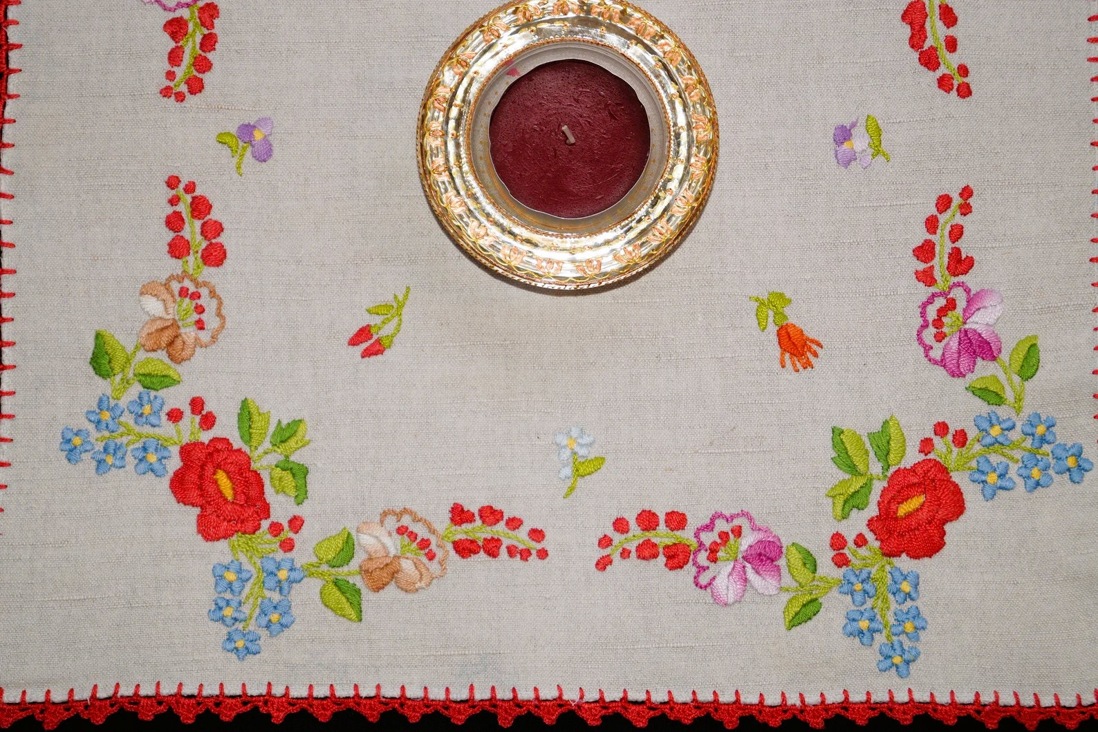 Hungarian Kalocsa 2 Pcs. Tablecloths, Hand Embroidered Home Decorations ...
