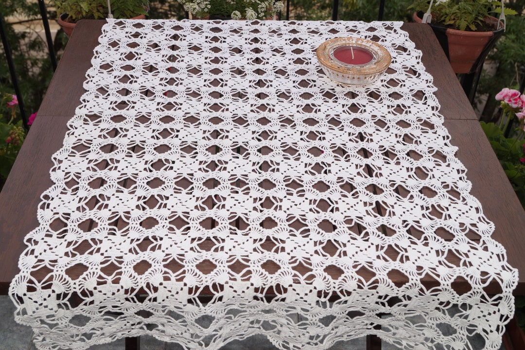 White Crochet Table Runner, 78 Cm/51 Cm Table Decoration,handmade ...