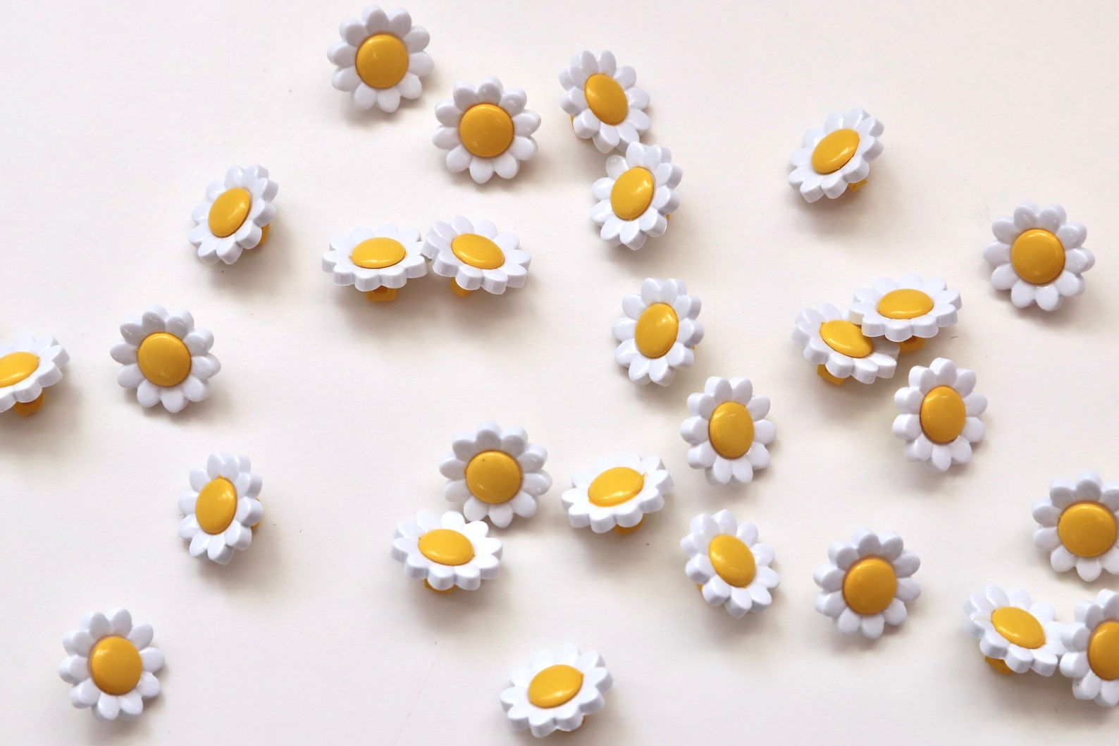 Pair of Cute Flower Buttons - Novelty Daisy Plastic Buttons - Perfect ...