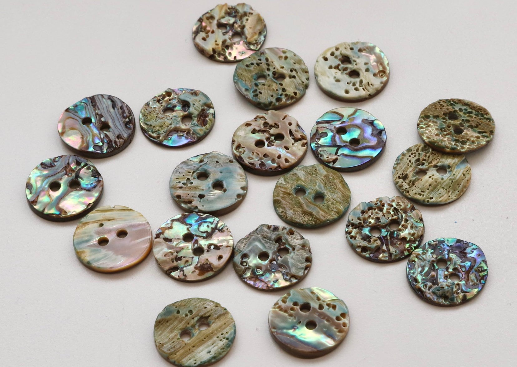 Beautiful Iridescent Abalone Shell Buttons - 18mm/28 Lignes, 20mm/32 ...