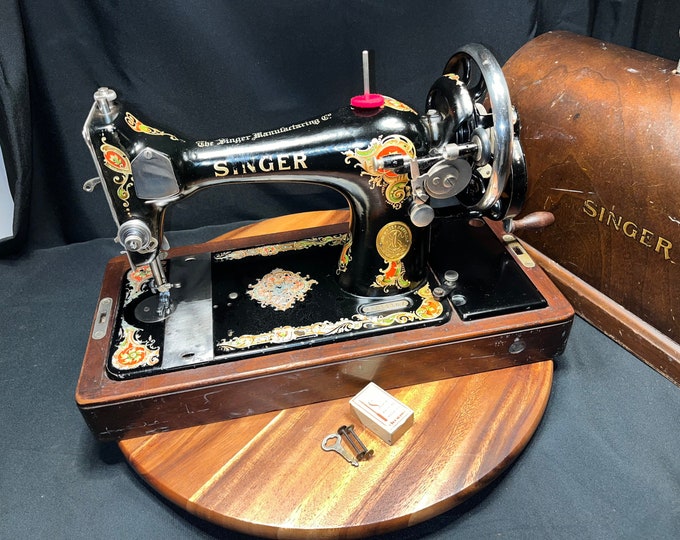 Singer 128 la Vencedora Original Hand Crank Sewing Machine With ...