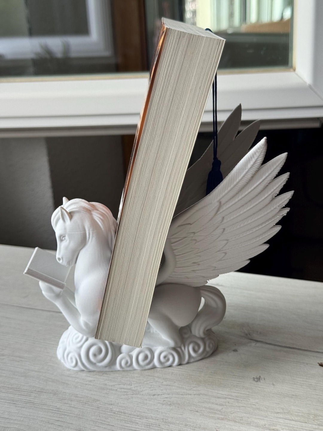 Pegasus Book Display - Book Stand, Bookcase Decoration, Kindle Tablet ...