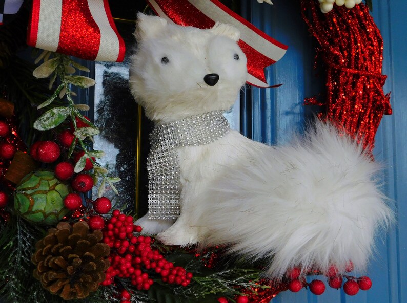 Arctic Fox on a Christmas Red Grapevine Glitter Wreath, Christmas Fox ...