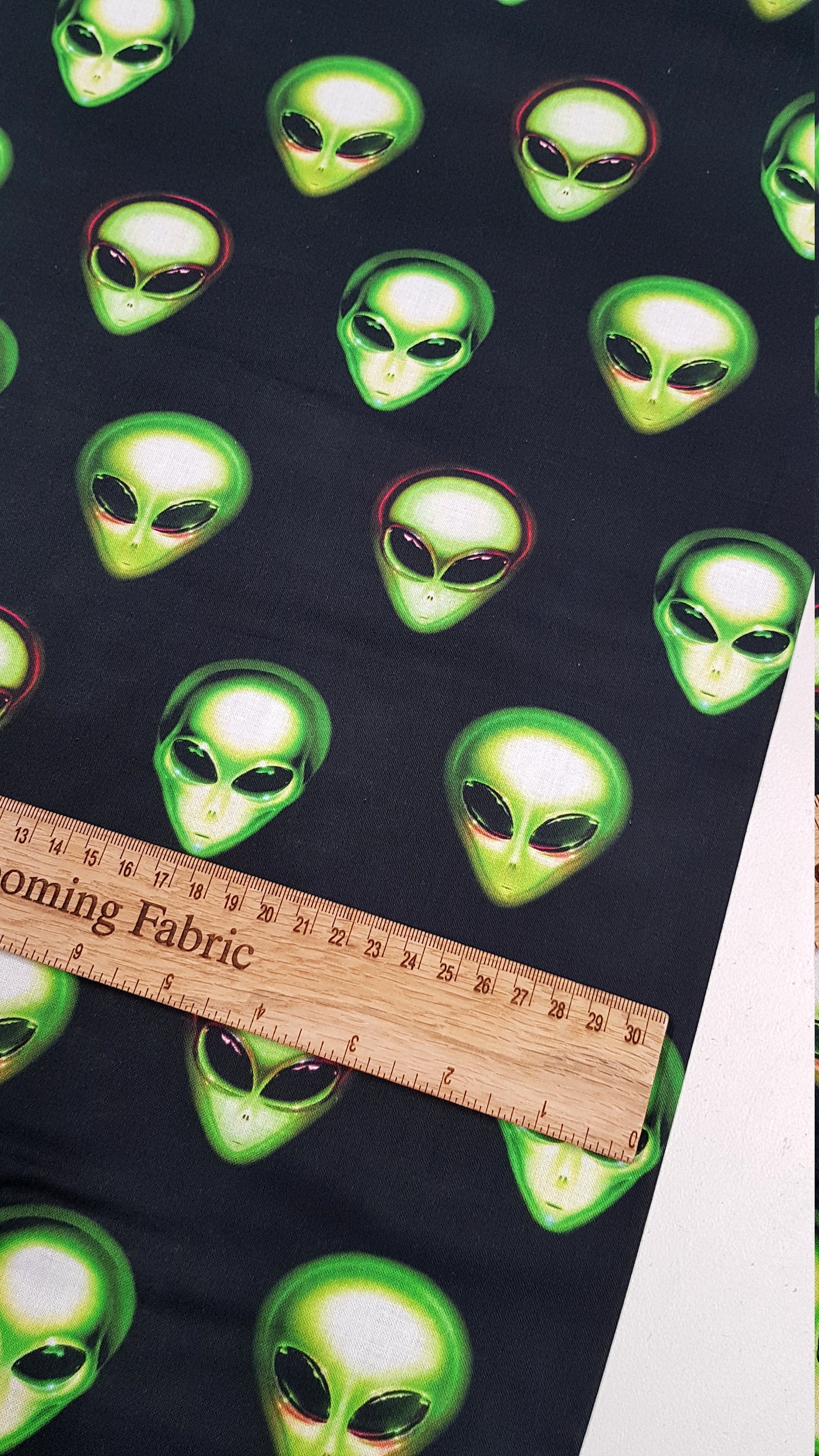 Alien Fabric Area 51 Fabric Alien Heads Fabric Acid Lime - Etsy UK