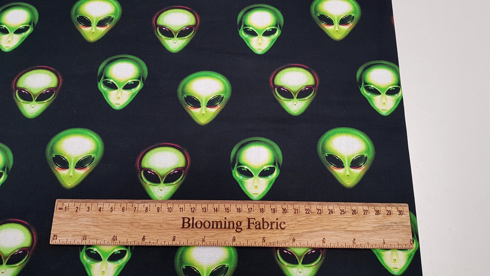 Alien Fabric Area 51 Fabric Alien Heads Fabric Acid Lime - Etsy UK