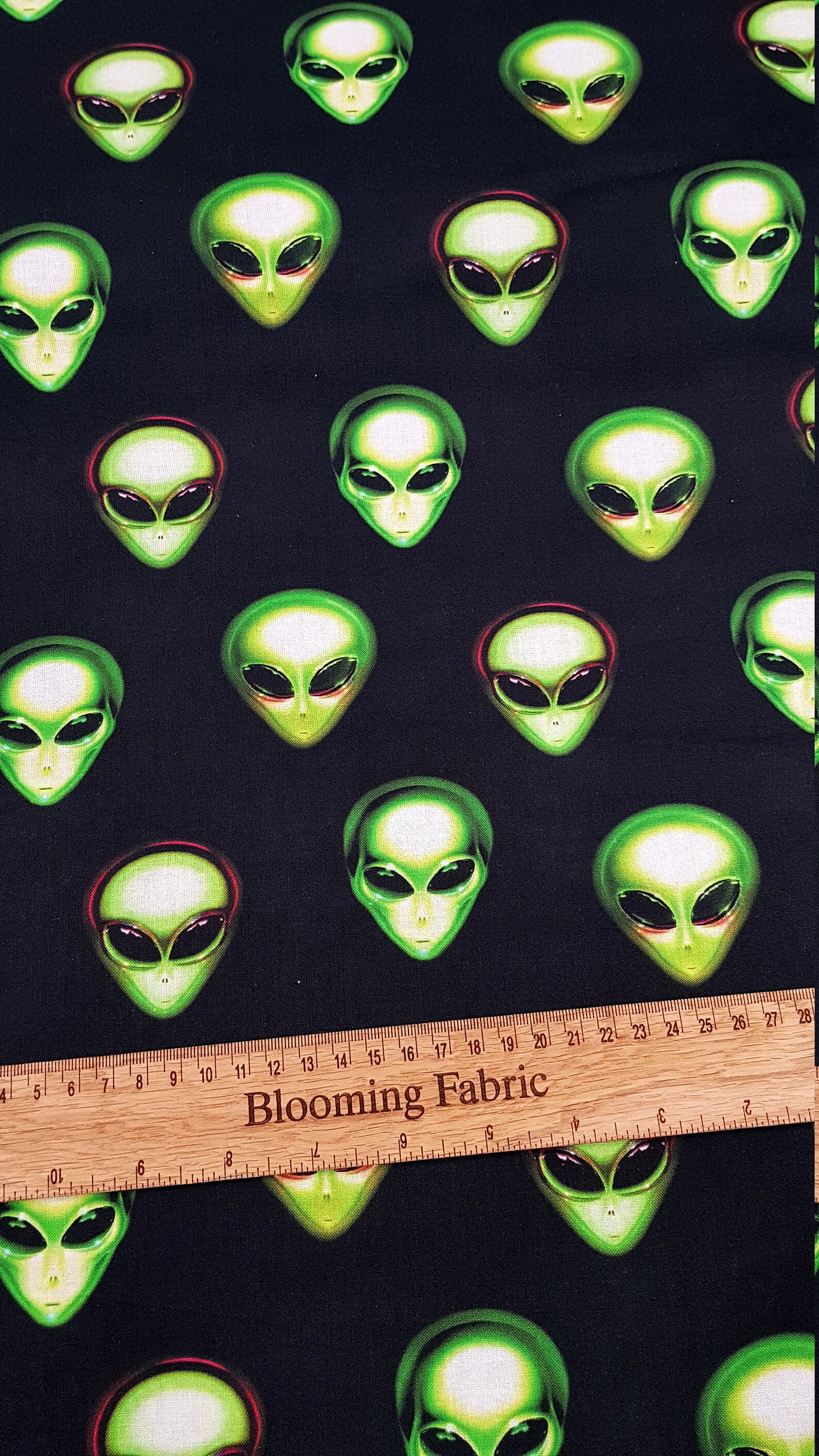 Alien Fabric Area 51 Fabric Alien Heads Fabric Acid Lime - Etsy UK