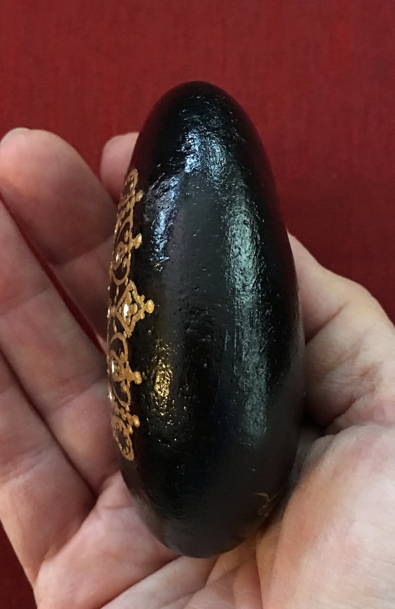 Hand Painted Queen's Crown Royalty Stone - Etsy