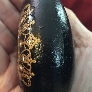 Hand Painted Queen's Crown Royalty Stone - Etsy