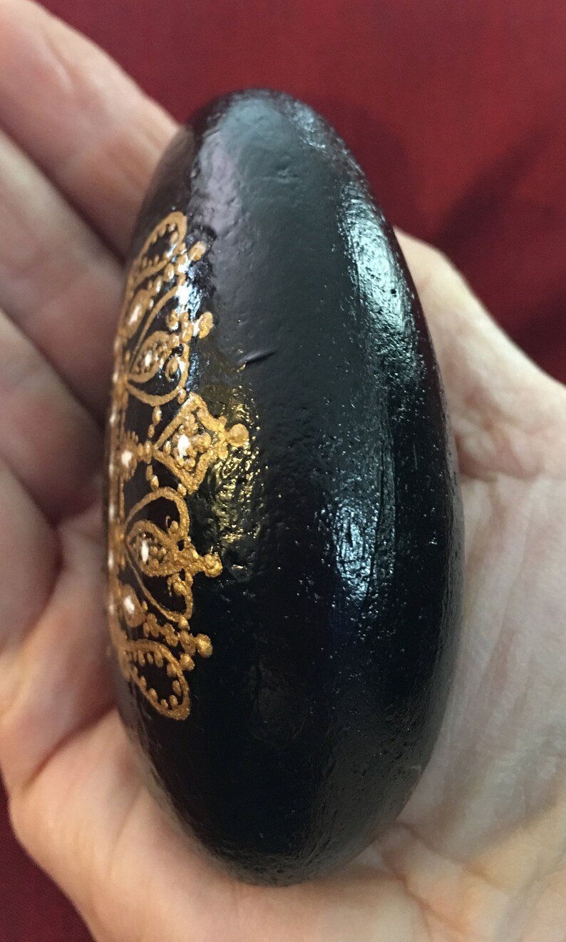 Hand Painted Queen's Crown Royalty Stone - Etsy