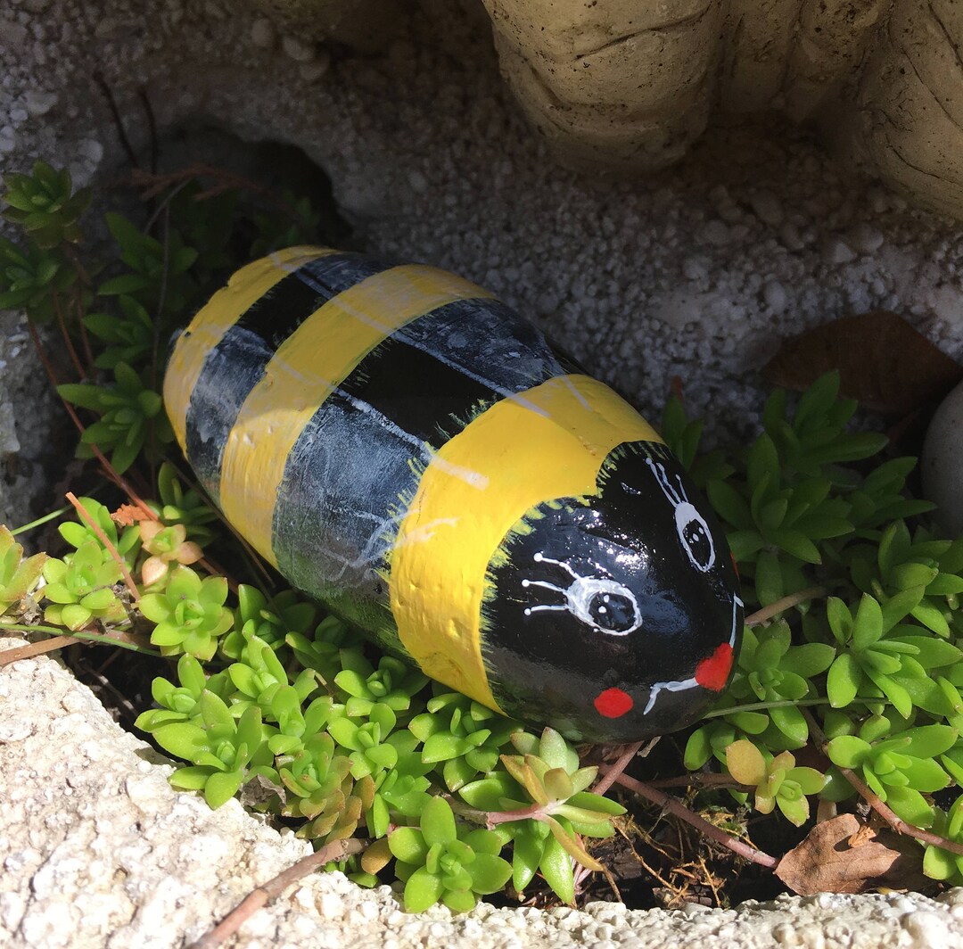 Hand Painted Red Lips Cute Bumblebee Stone - Etsy