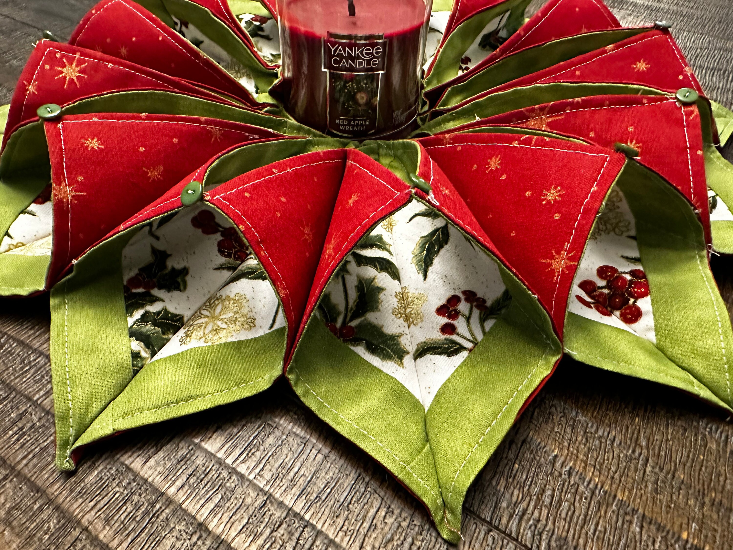 Quilted Christmas Candle Ring / Wreath - Etsy