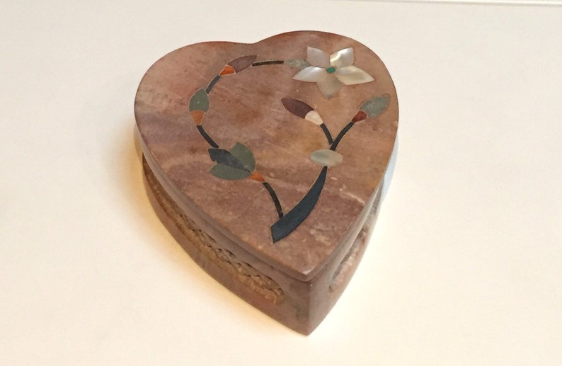 2 Beige Inlaid Alabaster Trinket Boxes - Heart and Small Oval - India ...