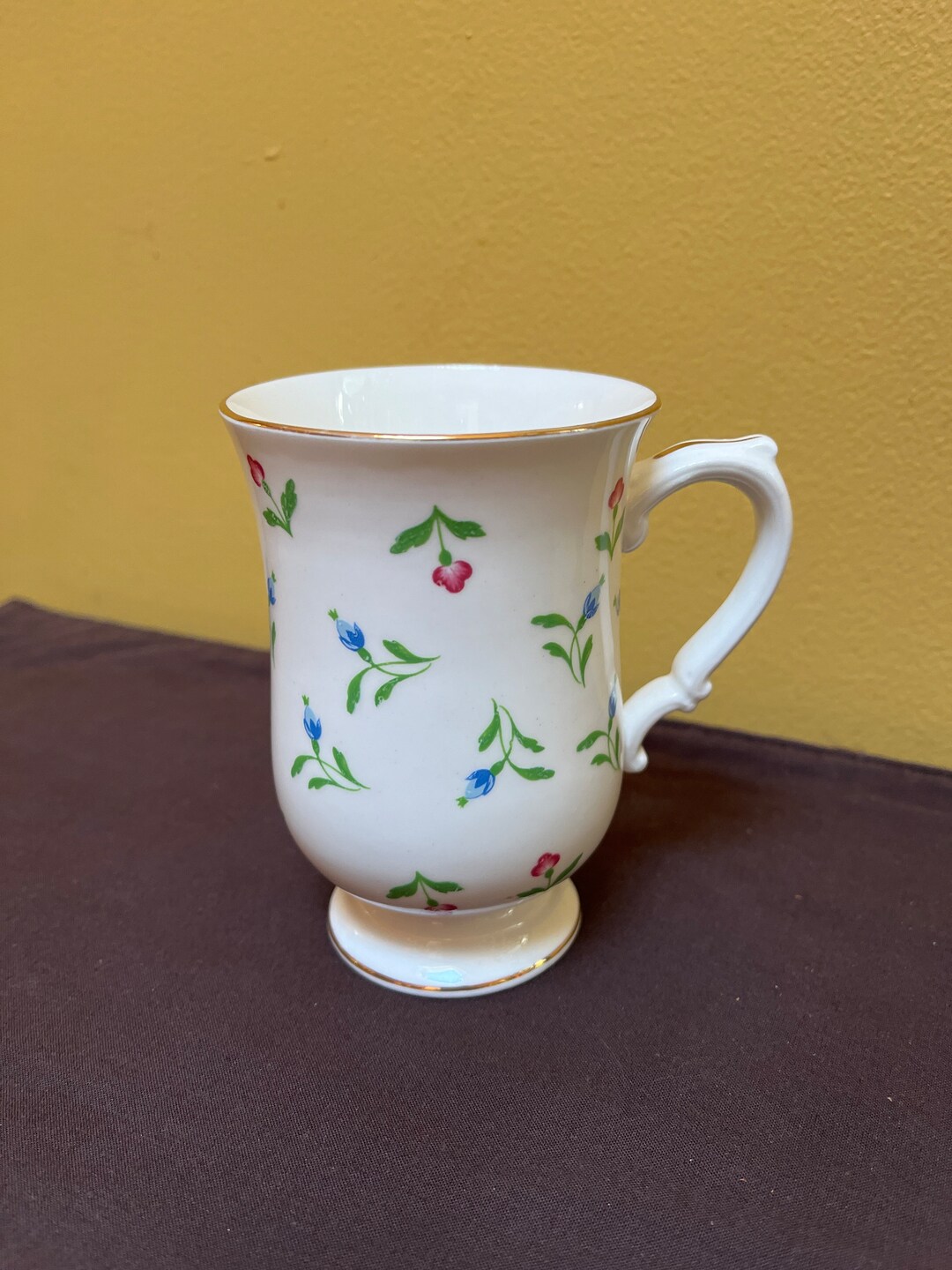 Royal Victoria Fine Bone China Mug - England - Etsy
