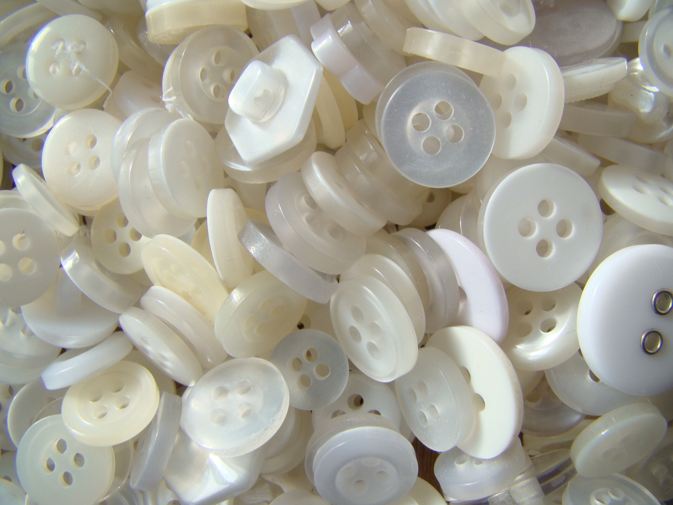 100 Buttons Bulk Assorted Buttons 3-20 Mm, 1/5 3/4 Inch White, Cream ...