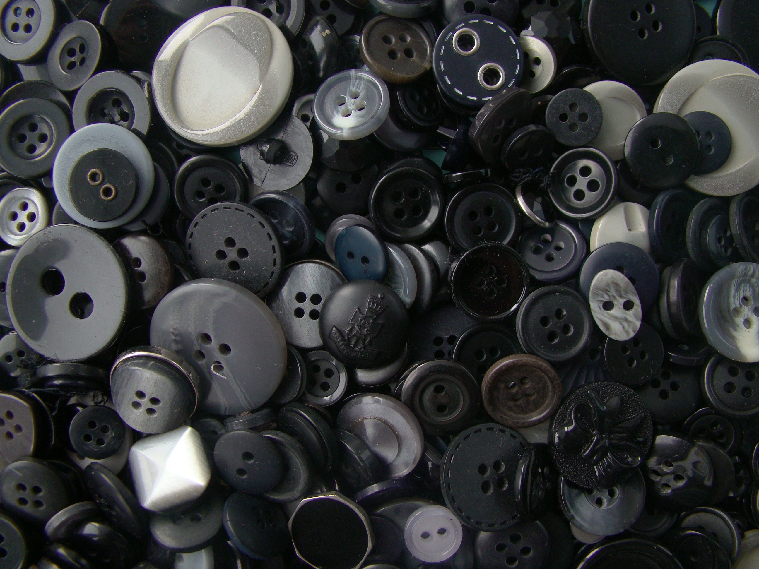 100 mixed black dark grey buttons 5-20 mm vintage buttons Bulk - Etsy 日本