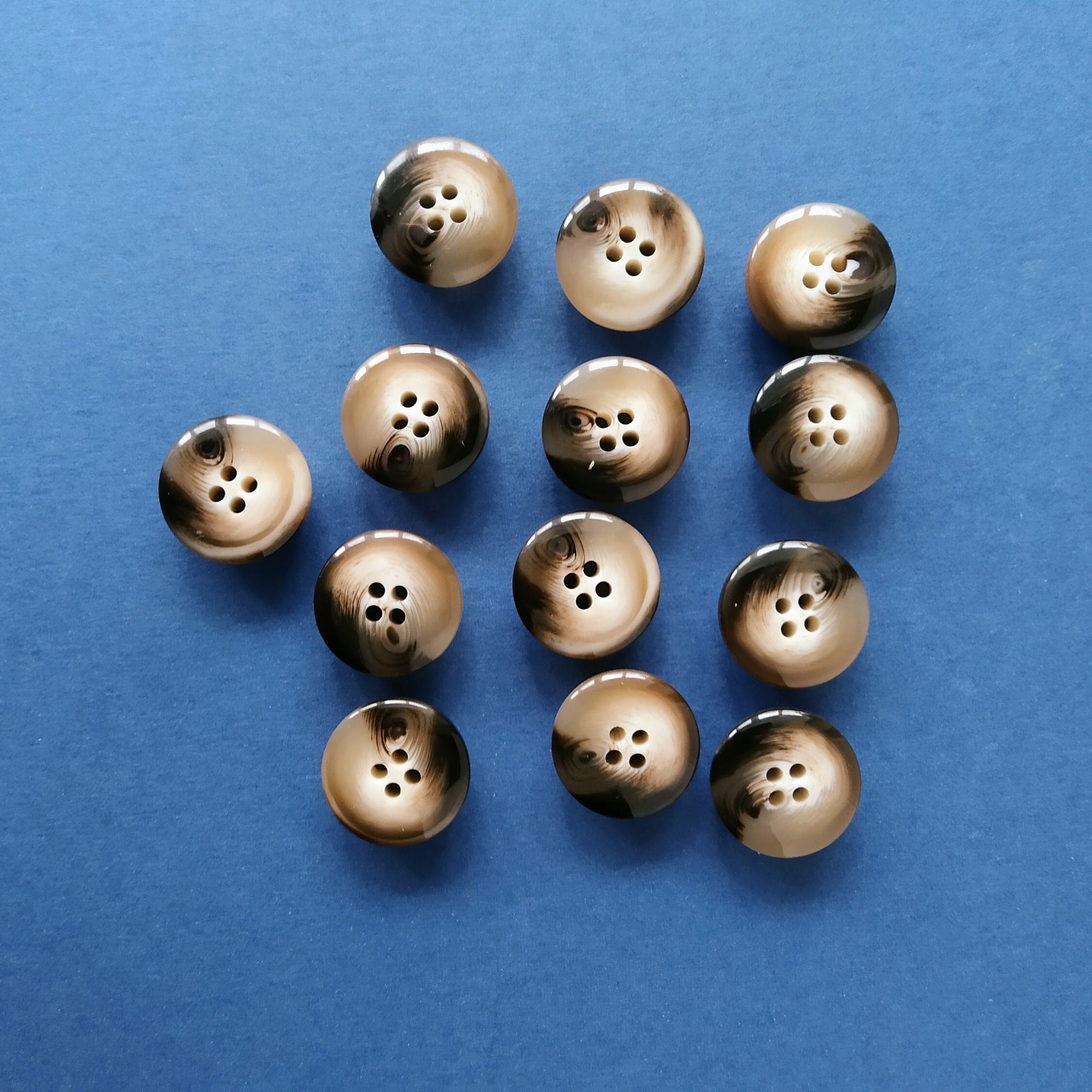 Vintage buttons 13 small mottled brown tones buttons Plastic, 4 holes ...