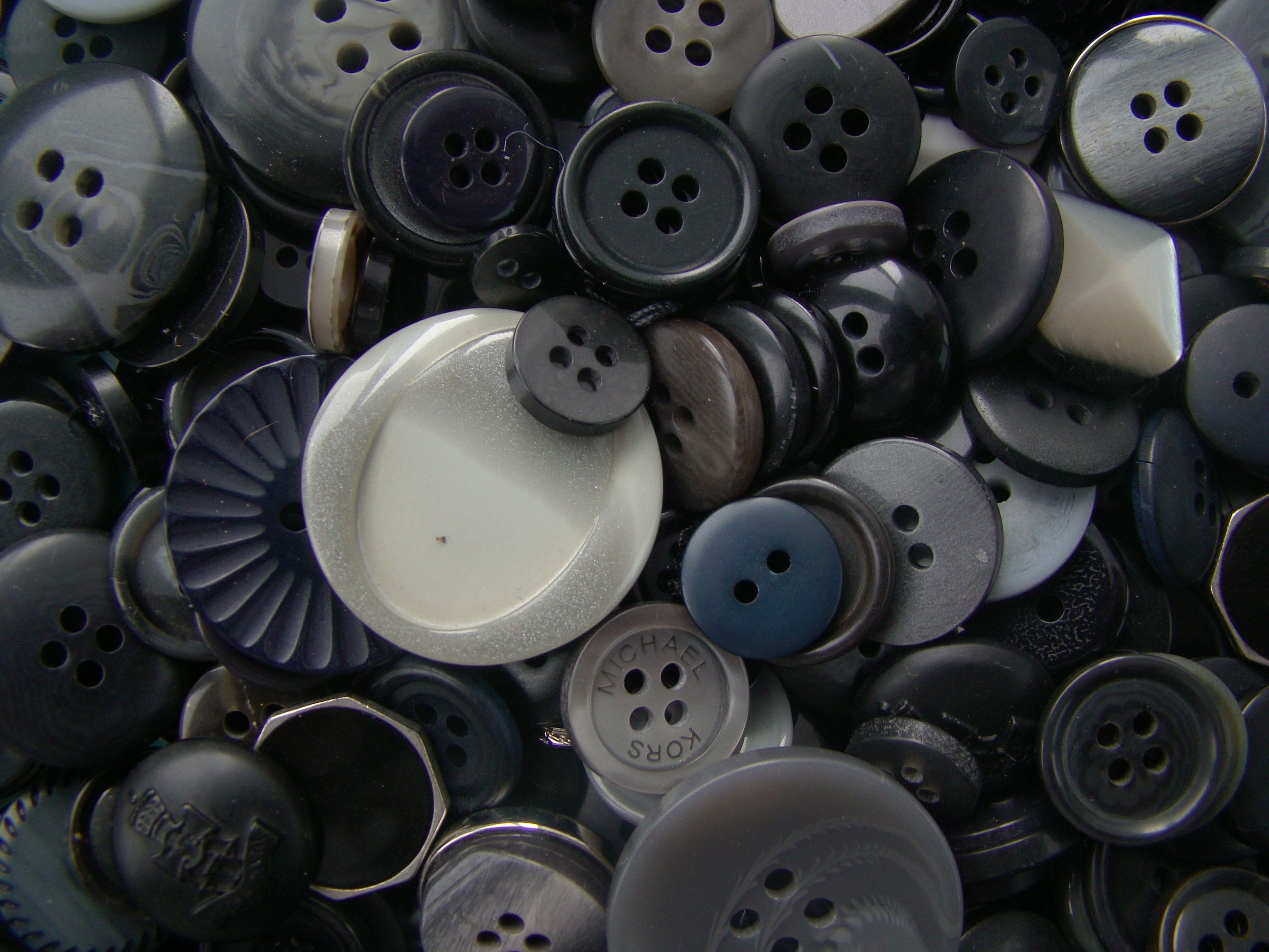 100 mixed black dark grey buttons 5-20 mm vintage buttons Bulk - Etsy 日本