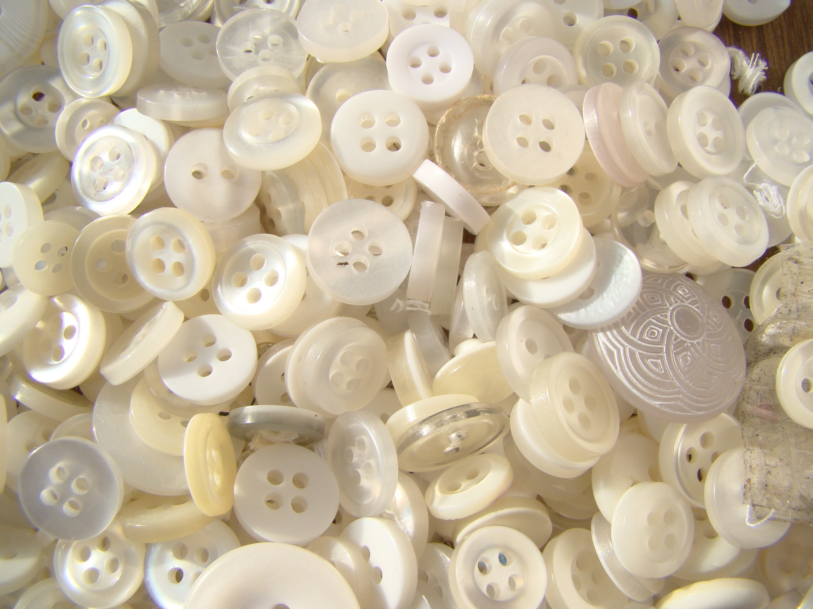 100 Buttons Bulk Assorted Buttons 3-20 Mm, 1/5 3/4 Inch White, Cream ...