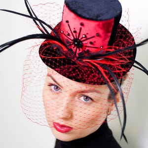 Black/red Modern Mini Top Hat With Veil, Race Hat, Feathers Fascinator ...