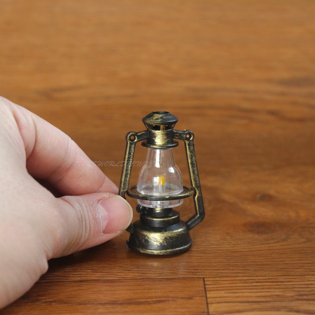 1:6 Scale Kerosene Lamp Barn Lantern Paraffin Lamp Old Style Model Mini ...