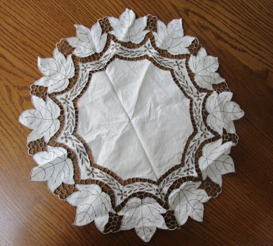 A Bundle of Vintage Cutwork Doilies/table Linen - Etsy